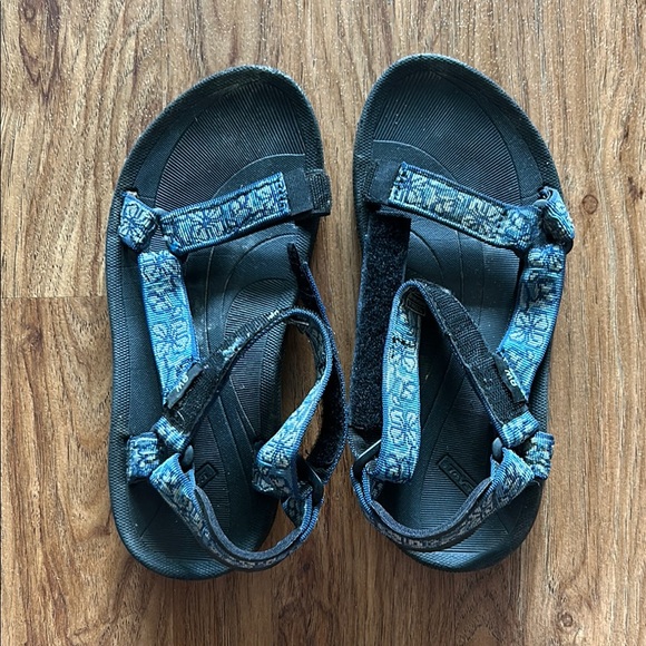 Teva | Shoes | Teva Blue Patterned Sandals | Poshmark